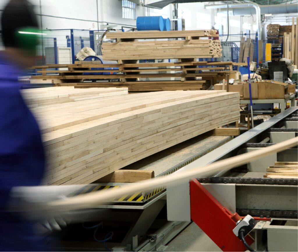Perfiles laminados de roble, haya y pino | Grupo Gámiz